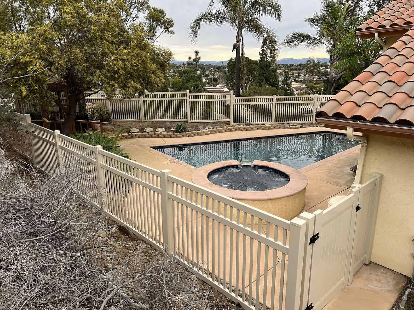 Colored Vinyl Fences – Vinyl Pro Fence