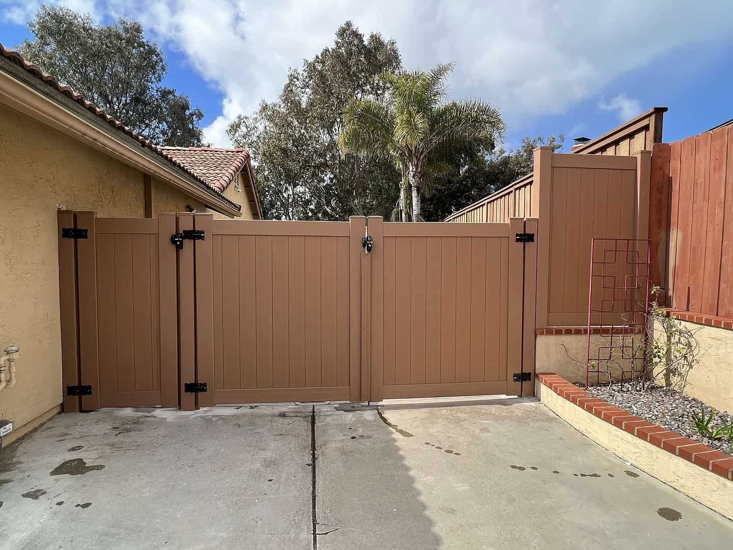 Vinyl Gates | Vinyl Pro Fence