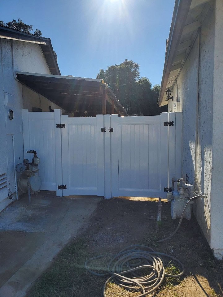 Vinyl Gates Gallery – Vinyl Pro Fence