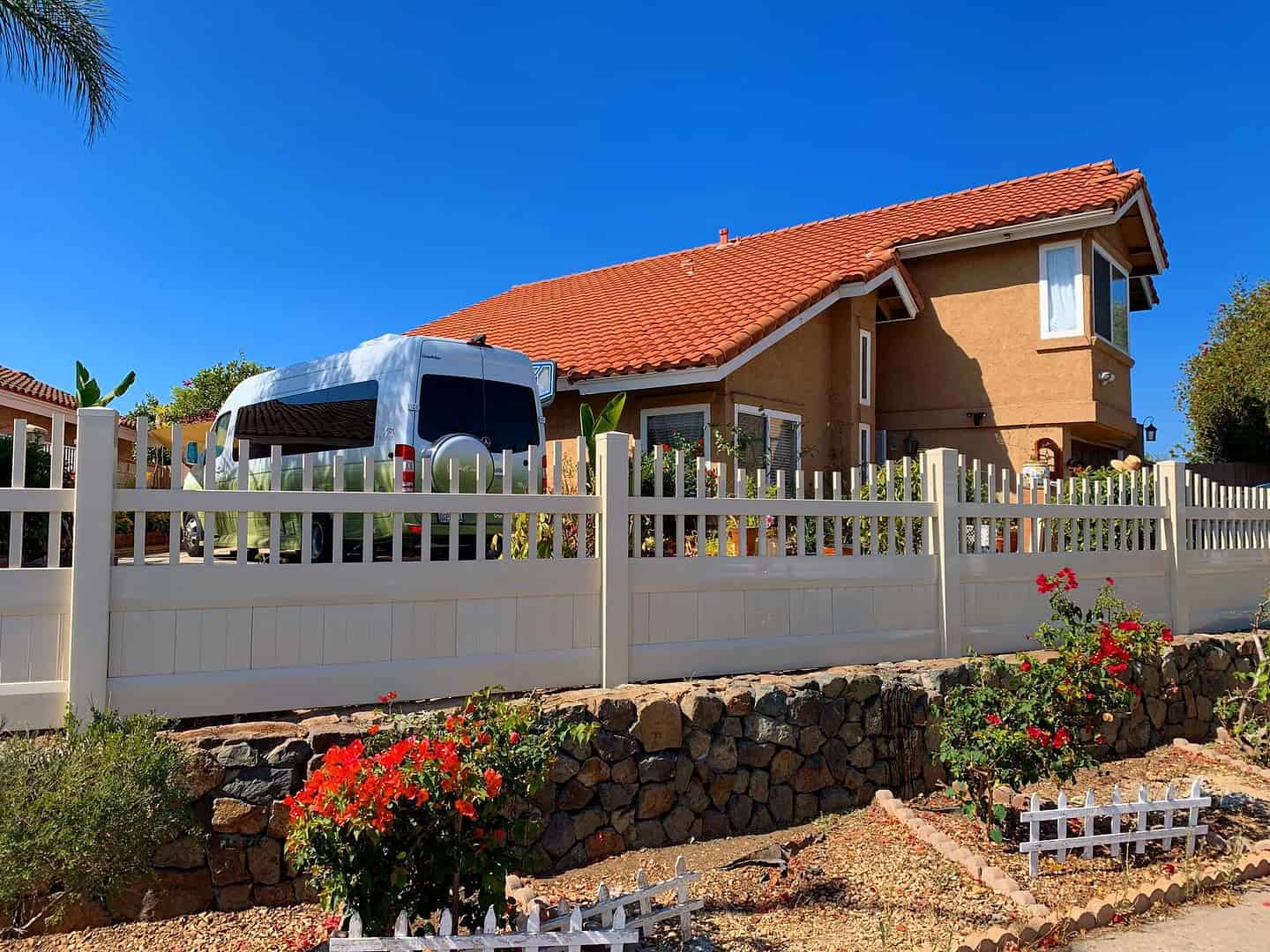 Vinyl Wall Topper Gallery | Vinyl Pro Fence