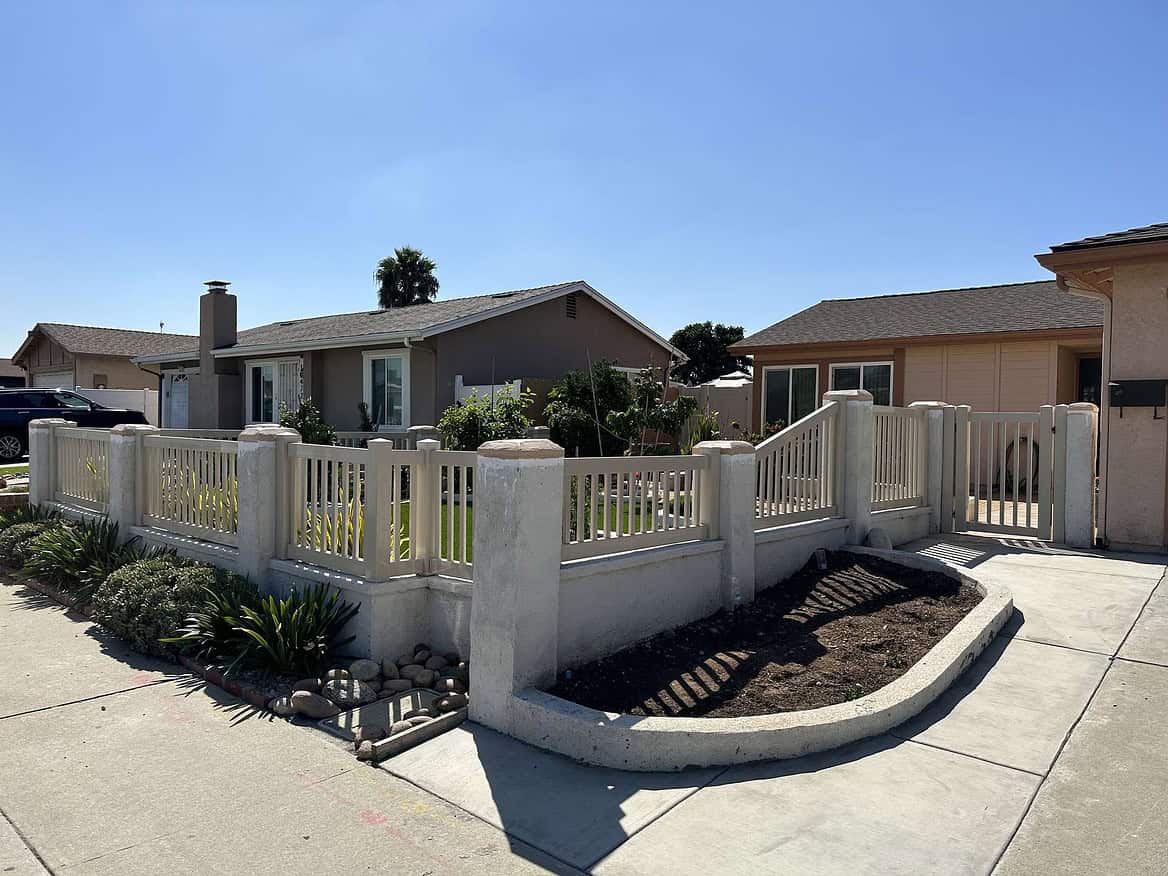 Vinyl Wall Toppers | Vinyl Pro Fence